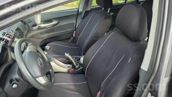 Pelēks Toyota Auris 2008 Rīga, ar dzinēja tilpumu 1.60 L un nobraukumu 200 tūkst. km par 3200 €, foto 6 vietnē AUTOMOTO.COM.LV
