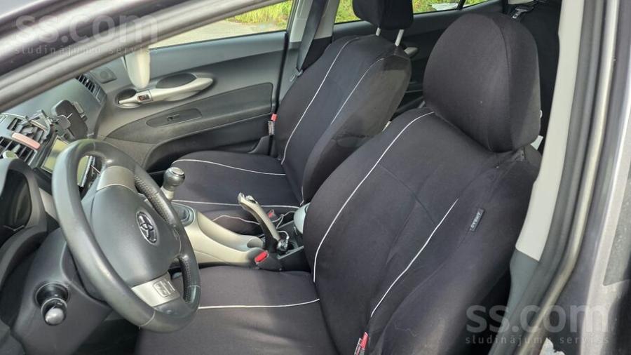 Pelēks Toyota Auris 2008 Rīga, ar dzinēja tilpumu 1.60 L un nobraukumu 200 tūkst. km par 3200 €, foto 6 vietnē AUTOMOTO.COM.LV