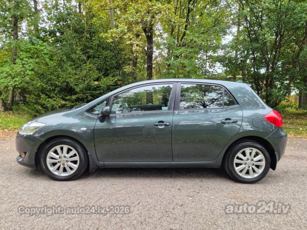Toyota Auris 2008 Tallina vietnē Pelēks Toyota Auris 2008 Tallina, ar dzinēja tilpumu 1.60 L un nobraukumu 250 tūkst. km par 2999 €, foto 4 vietnē AUTOMOTO.COM.LV