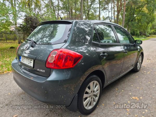 Toyota Auris 2008 Tallina vietnē Pelēks Toyota Auris 2008 Tallina, ar dzinēja tilpumu 1.60 L un nobraukumu 250 tūkst. km par 2999 €, foto 8 vietnē AUTOMOTO.COM.LV