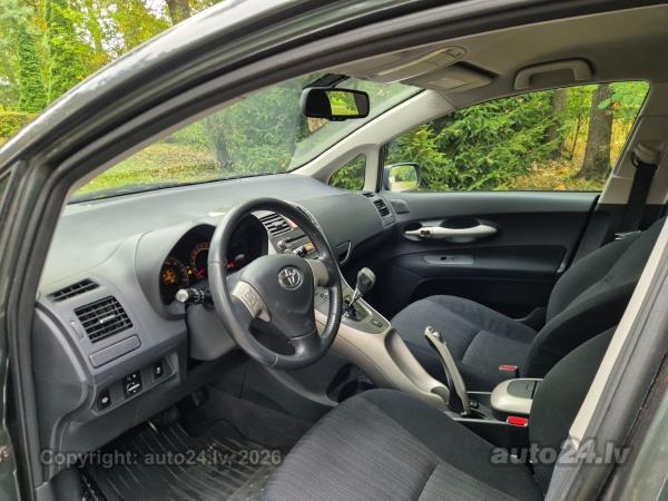 Toyota Auris 2008 Tallina vietnē Pelēks Toyota Auris 2008 Tallina, ar dzinēja tilpumu 1.60 L un nobraukumu 250 tūkst. km par 2999 €, foto 9 vietnē AUTOMOTO.COM.LV