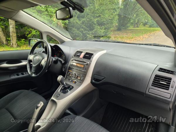 Toyota Auris 2008 Tallina vietnē Pelēks Toyota Auris 2008 Tallina, ar dzinēja tilpumu 1.60 L un nobraukumu 250 tūkst. km par 2999 €, foto 10 vietnē AUTOMOTO.COM.LV