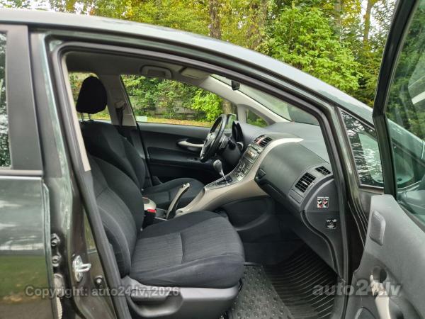 Toyota Auris 2008 Tallina vietnē Pelēks Toyota Auris 2008 Tallina, ar dzinēja tilpumu 1.60 L un nobraukumu 250 tūkst. km par 2999 €, foto 11 vietnē AUTOMOTO.COM.LV