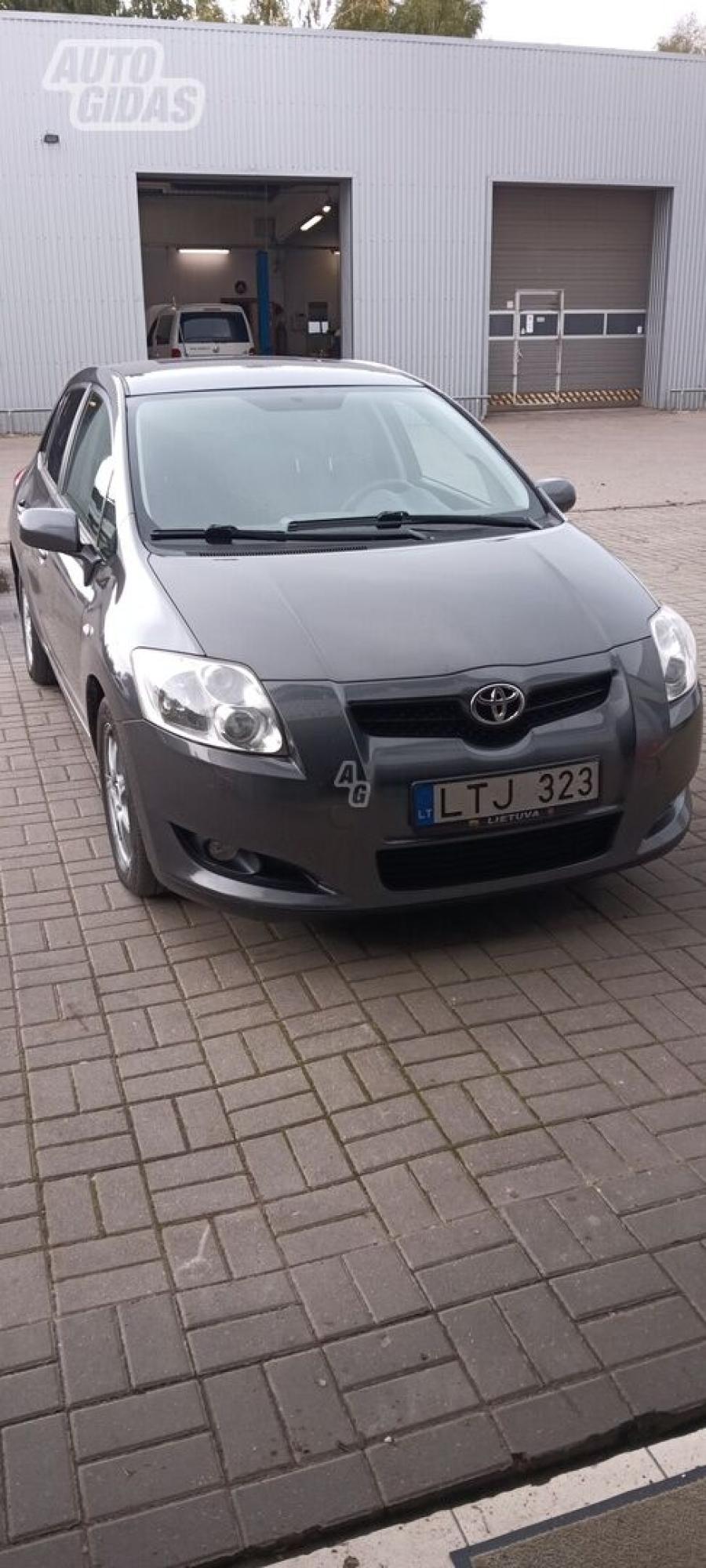 Grey Toyota Auris 2008 in Vilnius, with an engine capacity of 2.00 L and mileage of 268 thousand km for 2300 €, photo 3 on AUTOMOTO.COM.LV