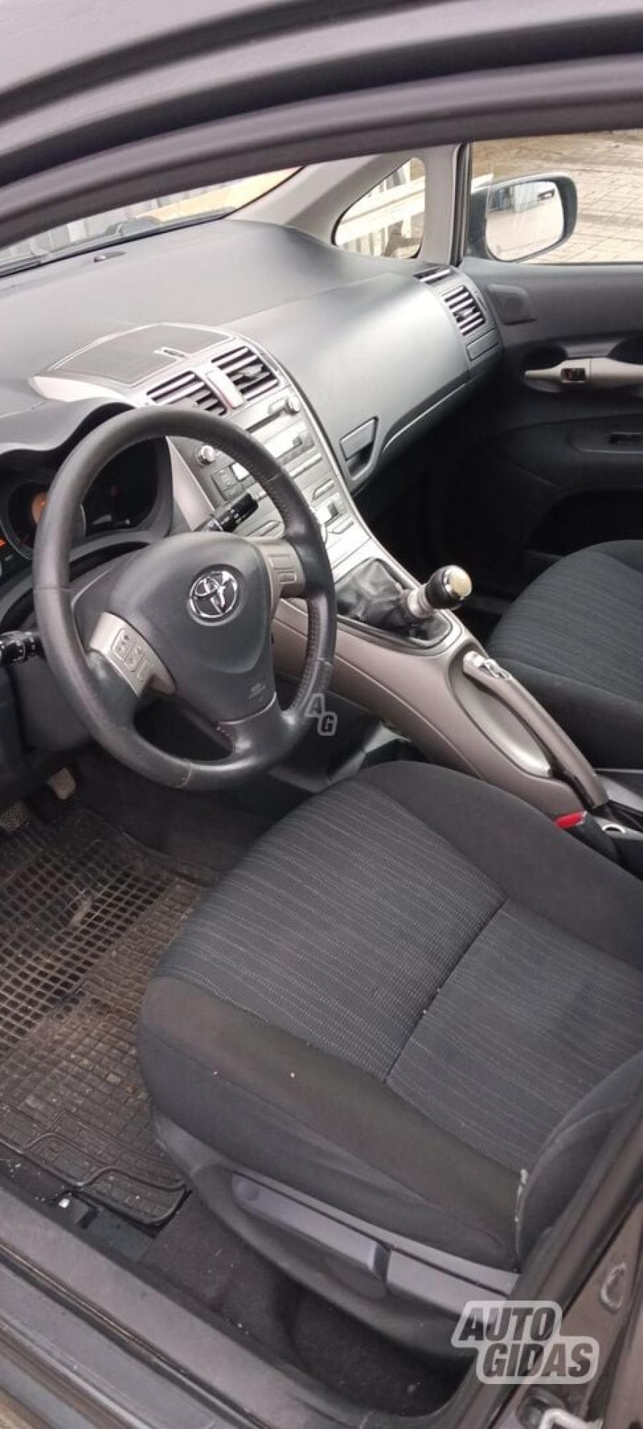 Grey Toyota Auris 2008 in Vilnius, with an engine capacity of 2.00 L and mileage of 268 thousand km for 2300 €, photo 6 on AUTOMOTO.COM.LV