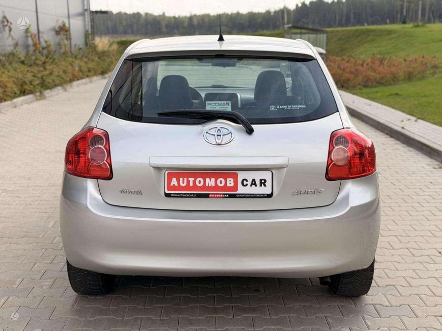 Grey Toyota Auris 2008 in Vilnius, with an engine capacity of 1.60 L and mileage of 101 thousand km for 6650 €, photo 11 on AUTOMOTO.COM.LV