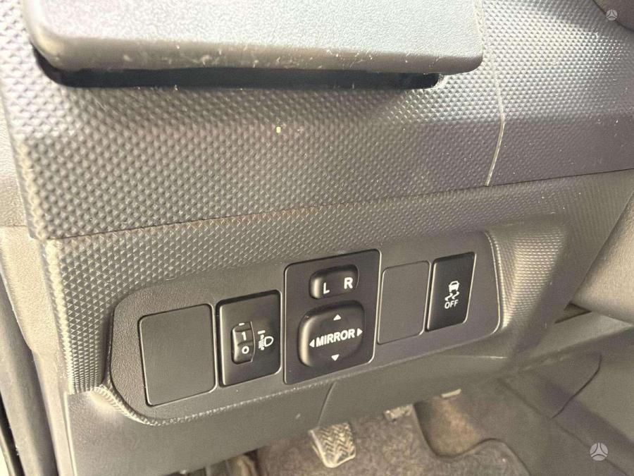Grey Toyota Auris 2008 in Vilnius, with an engine capacity of 1.60 L and mileage of 101 thousand km for 6650 €, photo 15 on AUTOMOTO.COM.LV