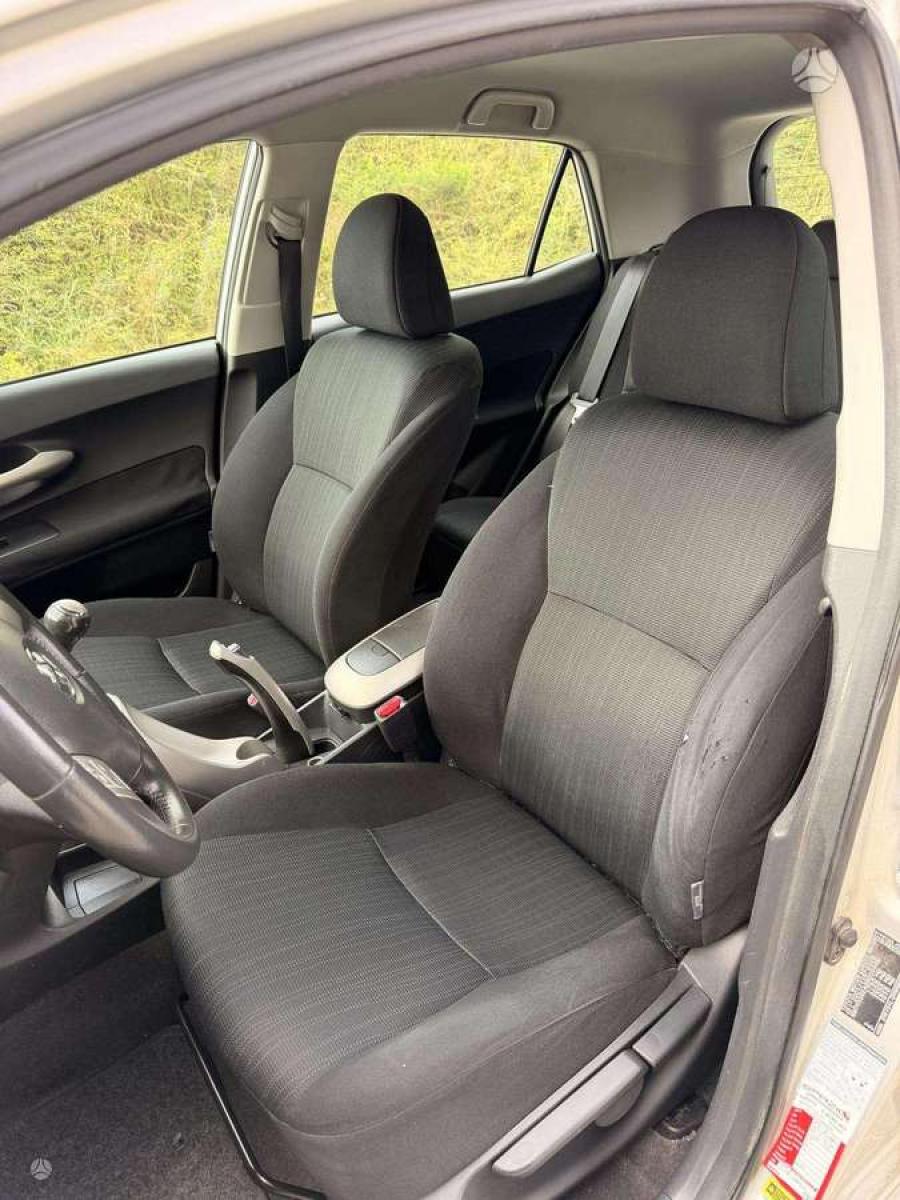 Grey Toyota Auris 2008 in Vilnius, with an engine capacity of 1.60 L and mileage of 101 thousand km for 6650 €, photo 19 on AUTOMOTO.COM.LV