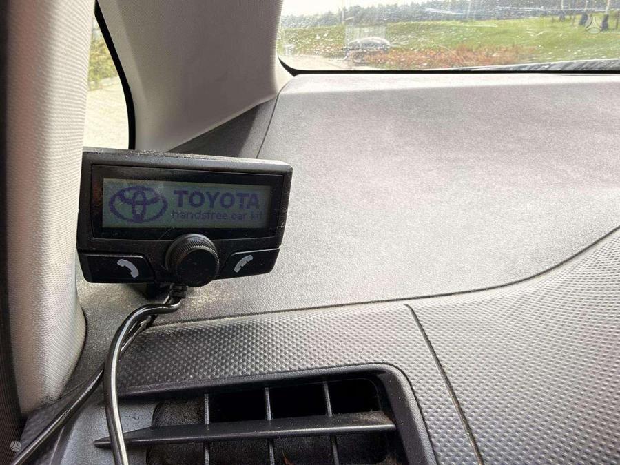 Grey Toyota Auris 2008 in Vilnius, with an engine capacity of 1.60 L and mileage of 101 thousand km for 6650 €, photo 20 on AUTOMOTO.COM.LV