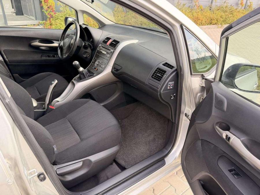 Grey Toyota Auris 2008 in Vilnius, with an engine capacity of 1.60 L and mileage of 101 thousand km for 6650 €, photo 24 on AUTOMOTO.COM.LV