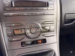 Grey Toyota Auris 2008 in Vilnius, with an engine capacity of 1.60 L and mileage of 101 thousand km for 6650 €, photo 27 on AUTOMOTO.COM.LV