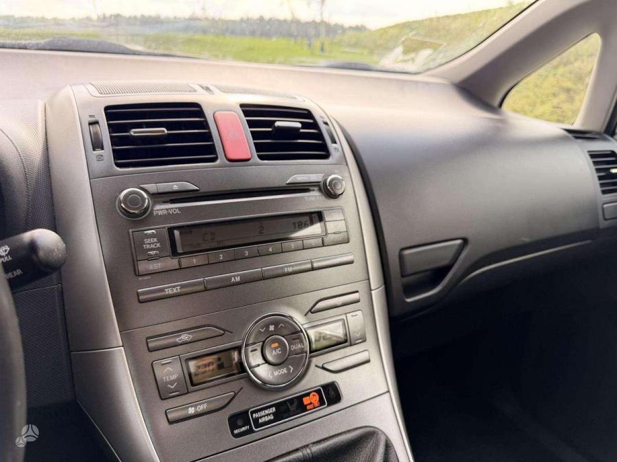 Grey Toyota Auris 2008 in Vilnius, with an engine capacity of 1.60 L and mileage of 101 thousand km for 6650 €, photo 28 on AUTOMOTO.COM.LV