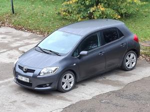 Pelēks Toyota Auris 2008 Mažeikiai, ar dzinēja tilpumu 2.20 L un nobraukumu 211 tūkst. km par 2100 €, foto  vietnē AUTOMOTO.COM.LV
