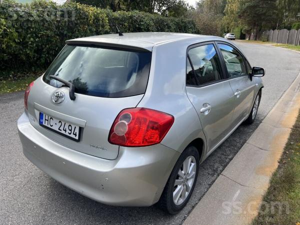 Grey Toyota Auris 2008 in Riga, with an engine capacity of 1.60 L and mileage of 286 thousand km for 1750 €, photo 4 on AUTOMOTO.COM.LV