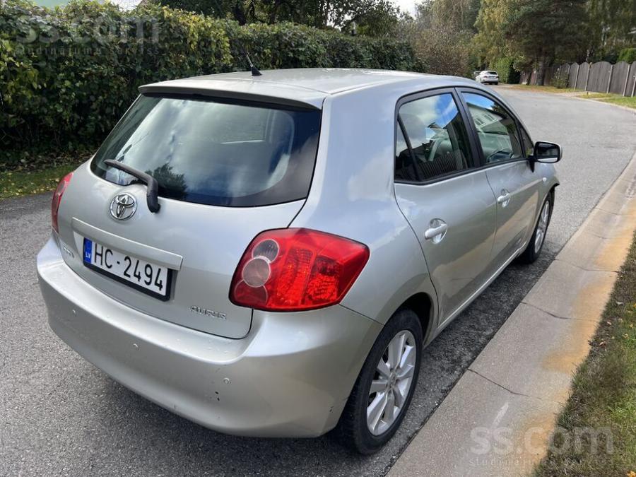 Grey Toyota Auris 2008 in Riga, with an engine capacity of 1.60 L and mileage of 286 thousand km for 1750 €, photo 4 on AUTOMOTO.COM.LV
