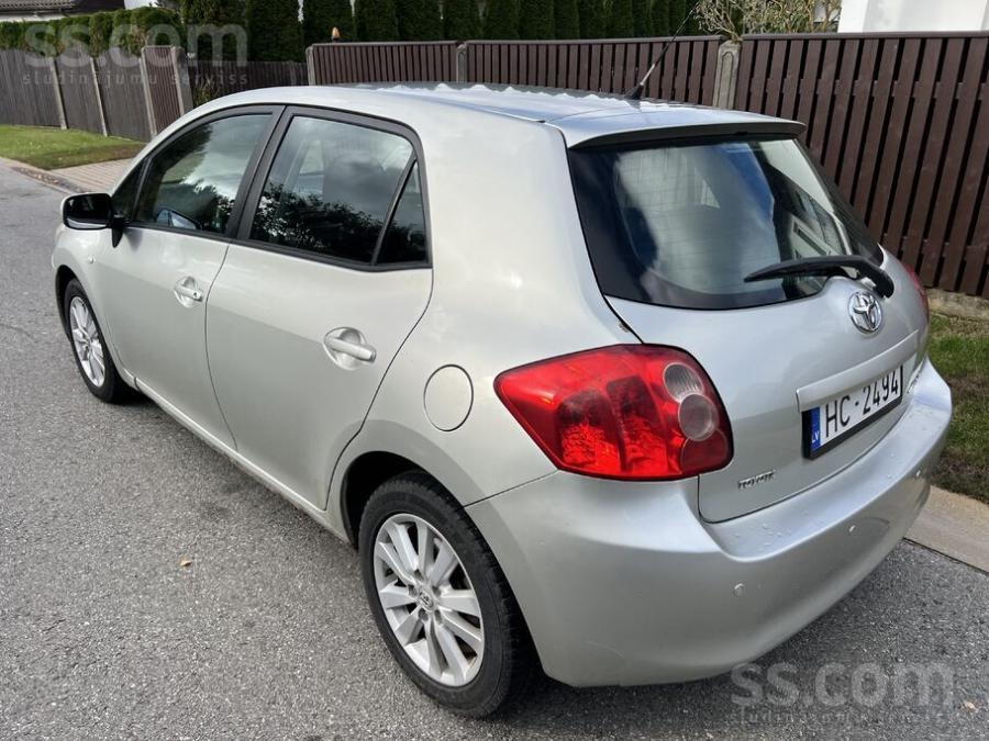 Grey Toyota Auris 2008 in Riga, with an engine capacity of 1.60 L and mileage of 286 thousand km for 1750 €, photo 5 on AUTOMOTO.COM.LV