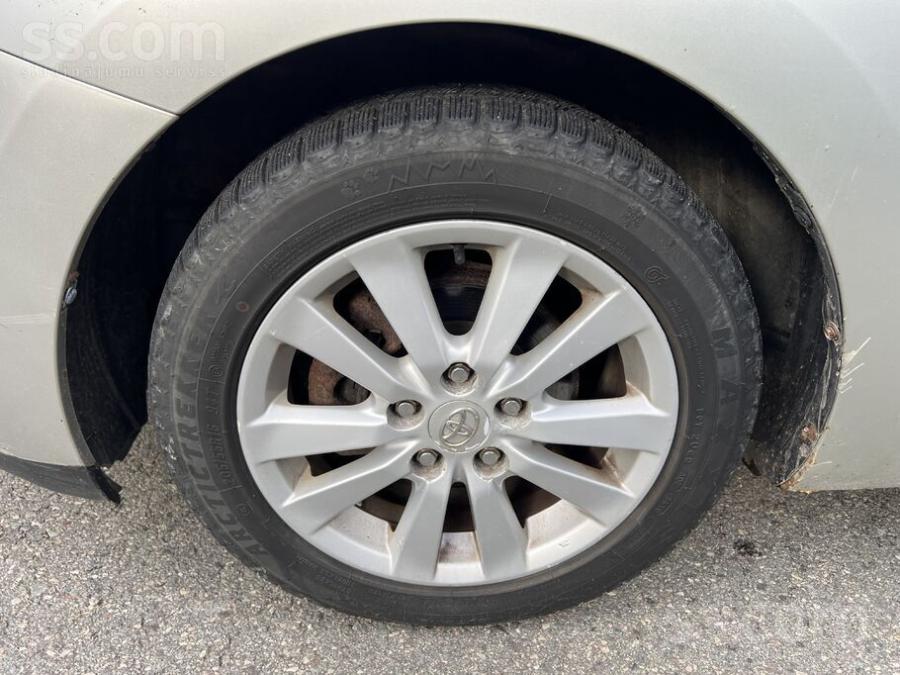 Grey Toyota Auris 2008 in Riga, with an engine capacity of 1.60 L and mileage of 286 thousand km for 1750 €, photo 6 on AUTOMOTO.COM.LV