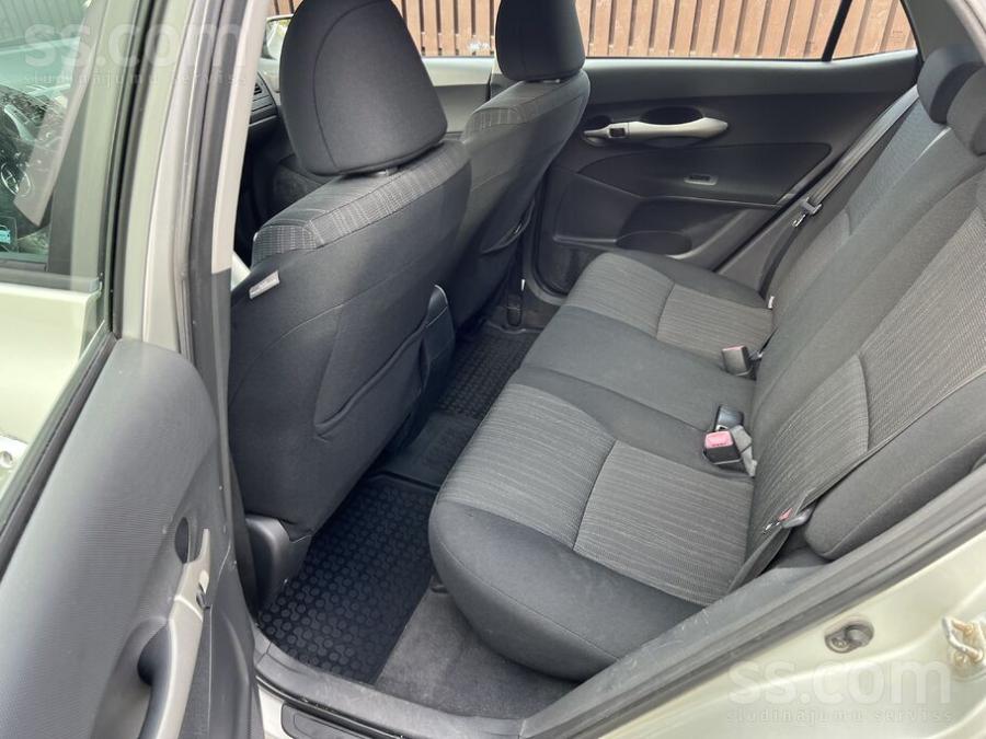 Grey Toyota Auris 2008 in Riga, with an engine capacity of 1.60 L and mileage of 286 thousand km for 1750 €, photo 9 on AUTOMOTO.COM.LV