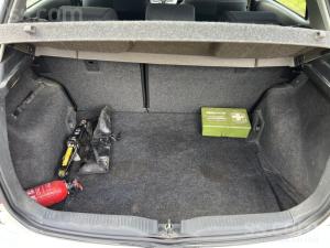 Grey Toyota Auris 2008 in Riga, with an engine capacity of 1.60 L and mileage of 286 thousand km for 1750 €, photo 10 on AUTOMOTO.COM.LV
