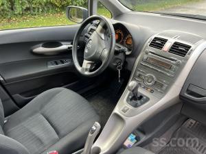 Grey Toyota Auris 2008 in Riga, with an engine capacity of 1.60 L and mileage of 286 thousand km for 1750 €, photo 13 on AUTOMOTO.COM.LV