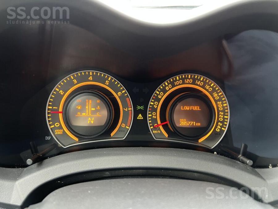 Grey Toyota Auris 2008 in Riga, with an engine capacity of 1.60 L and mileage of 286 thousand km for 1750 €, photo 15 on AUTOMOTO.COM.LV