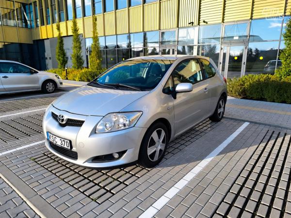 Grey Toyota Auris 2008 in Vilnius, with an engine capacity of 2.00 L and mileage of 281 thousand km for 1999 €, photo 1 on AUTOMOTO.COM.LV