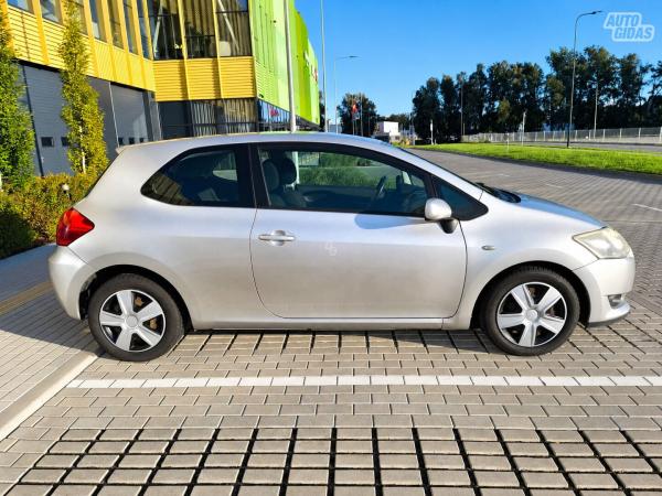 Grey Toyota Auris 2008 in Vilnius, with an engine capacity of 2.00 L and mileage of 281 thousand km for 1999 €, photo 5 on AUTOMOTO.COM.LV