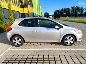 Pelēks Toyota Auris 2008 Viļņa, ar dzinēja tilpumu 2.00 L un nobraukumu 281 tūkst. km par 1999 €, foto 5 vietnē AUTOMOTO.COM.LV