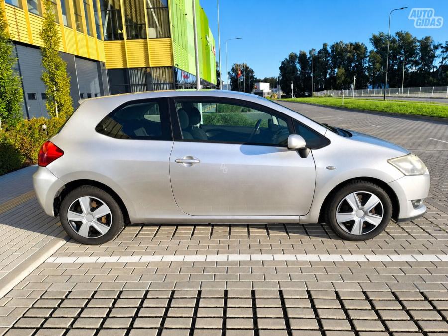Pelēks Toyota Auris 2008 Viļņa, ar dzinēja tilpumu 2.00 L un nobraukumu 281 tūkst. km par 1999 €, foto 5 vietnē AUTOMOTO.COM.LV