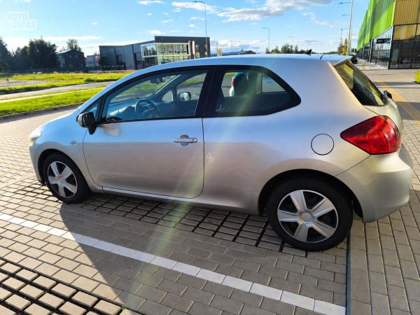 Grey Toyota Auris 2008 in Vilnius, with an engine capacity of 2.00 L and mileage of 281 thousand km for 1999 €, photo 6 on AUTOMOTO.COM.LV
