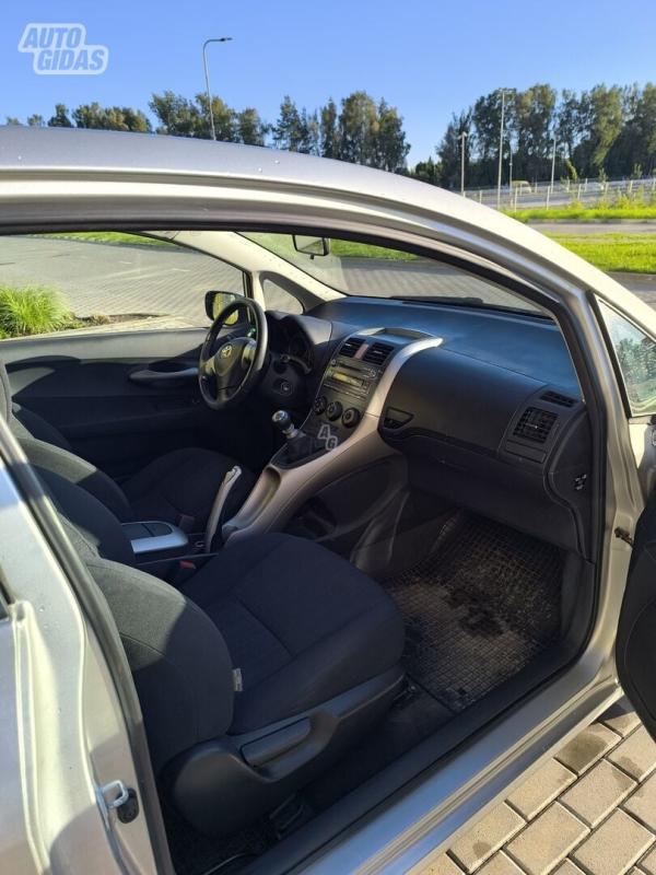 Grey Toyota Auris 2008 in Vilnius, with an engine capacity of 2.00 L and mileage of 281 thousand km for 1999 €, photo 9 on AUTOMOTO.COM.LV
