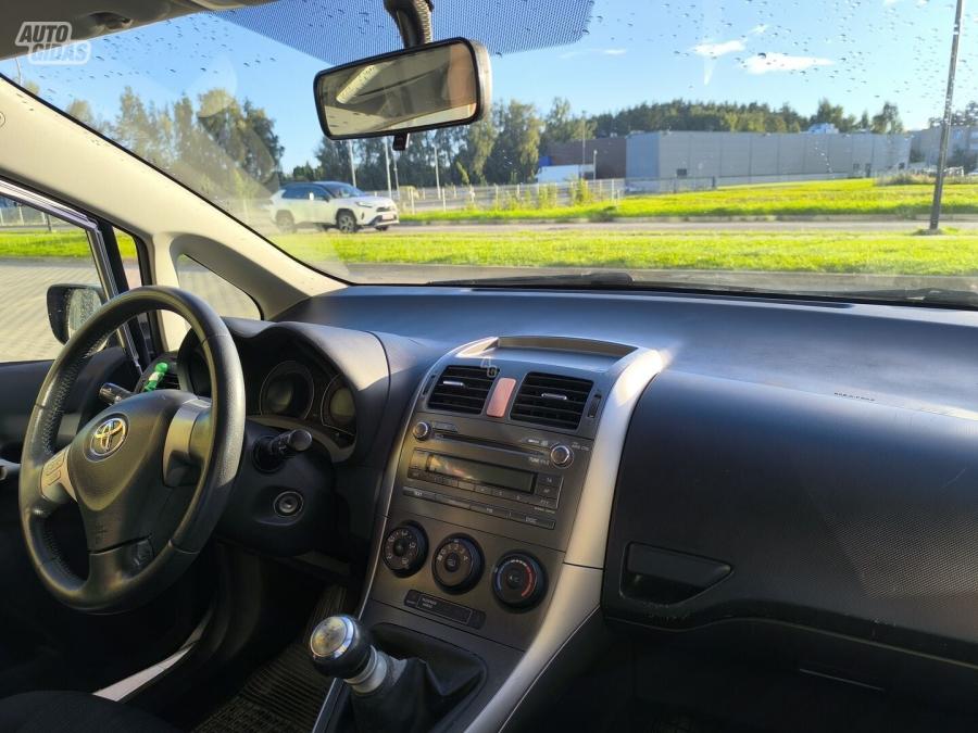 Pelēks Toyota Auris 2008 Viļņa, ar dzinēja tilpumu 2.00 L un nobraukumu 281 tūkst. km par 1999 €, foto 10 vietnē AUTOMOTO.COM.LV
