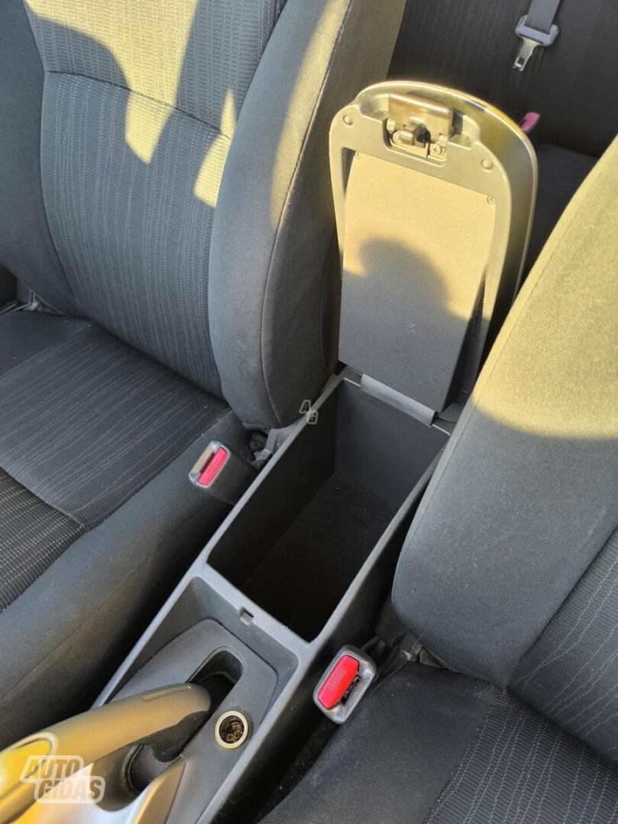 Pelēks Toyota Auris 2008 Viļņa, ar dzinēja tilpumu 2.00 L un nobraukumu 281 tūkst. km par 1999 €, foto 15 vietnē AUTOMOTO.COM.LV