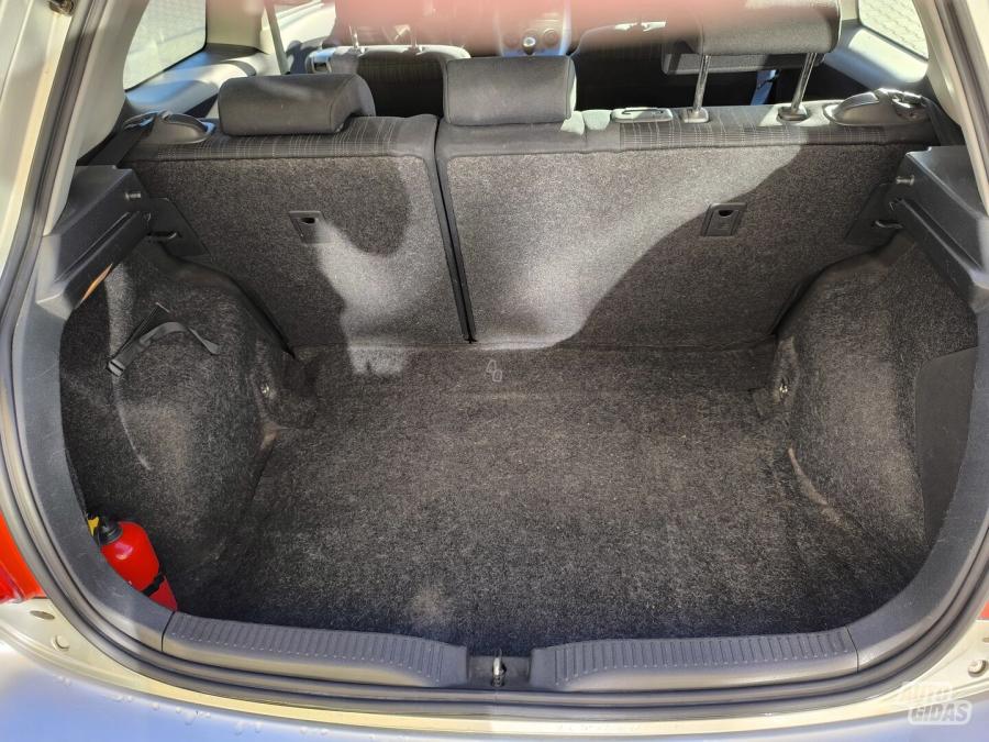 Pelēks Toyota Auris 2008 Viļņa, ar dzinēja tilpumu 2.00 L un nobraukumu 281 tūkst. km par 1999 €, foto 20 vietnē AUTOMOTO.COM.LV