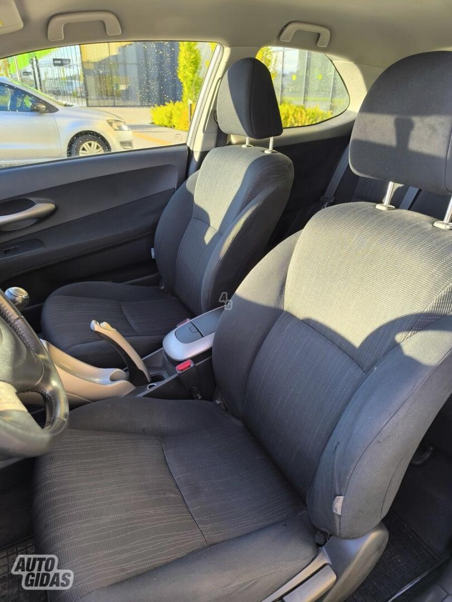 Pelēks Toyota Auris 2008 Viļņa, ar dzinēja tilpumu 2.00 L un nobraukumu 281 tūkst. km par 1999 €, foto 22 vietnē AUTOMOTO.COM.LV