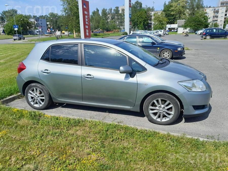 Grey Toyota Auris 2009 in Riga, with an engine capacity of 2.00 L and mileage of 268 thousand km for 3400 €, photo 6 on AUTOMOTO.COM.LV
