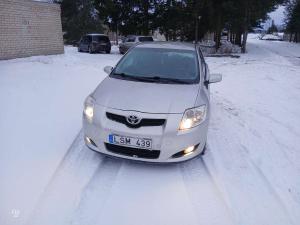 Pelēks Toyota Auris 2009 Radviliškis, ar dzinēja tilpumu 1.36 L un nobraukumu 203 tūkst. km par 1999 €, foto  vietnē AUTOMOTO.COM.LV