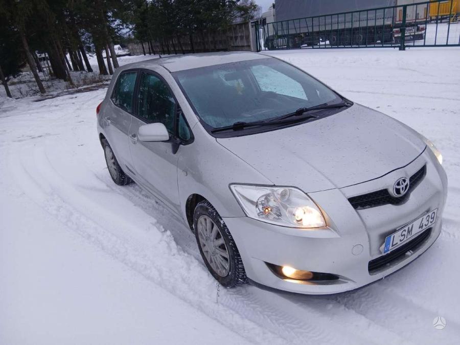 Pelēks Toyota Auris 2009 Radviliškis, ar dzinēja tilpumu 1.36 L un nobraukumu 203 tūkst. km par 1999 €, foto 2 vietnē AUTOMOTO.COM.LV