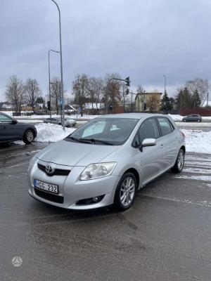Grey Toyota Auris 2009 in Kaunas, with an engine capacity of 1.36 L and mileage of 122 thousand km for 3500 €, photo  on AUTOMOTO.COM.LV
