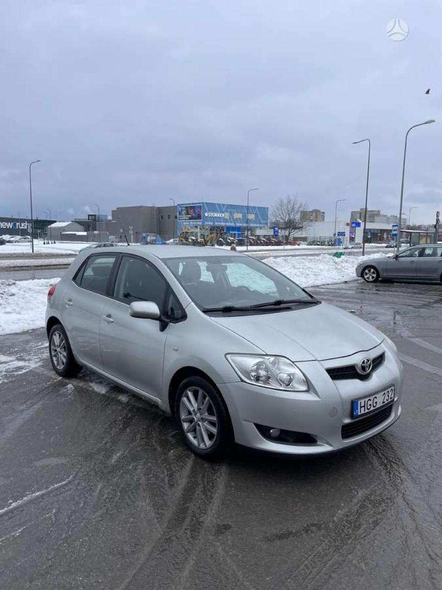 Grey Toyota Auris 2009 in Kaunas, with an engine capacity of 1.36 L and mileage of 122 thousand km for 3500 €, photo 2 on AUTOMOTO.COM.LV