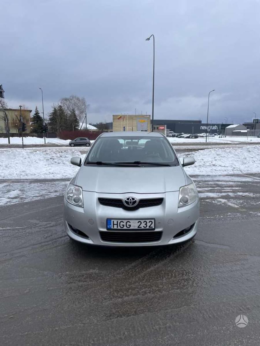Grey Toyota Auris 2009 in Kaunas, with an engine capacity of 1.36 L and mileage of 122 thousand km for 3500 €, photo 3 on AUTOMOTO.COM.LV