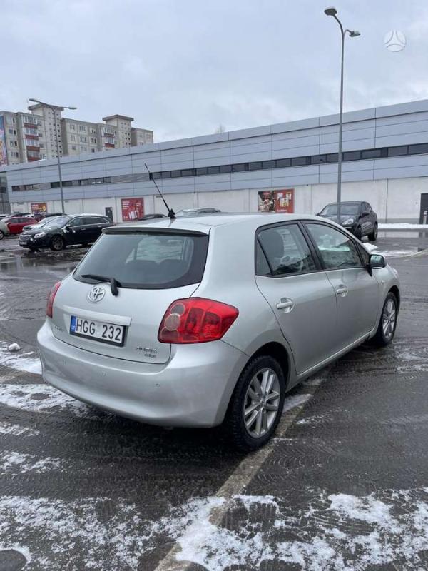 Pelēks Toyota Auris 2009 Kauņa, ar dzinēja tilpumu 1.36 L un nobraukumu 122 tūkst. km par 3500 €, foto 4 vietnē AUTOMOTO.COM.LV