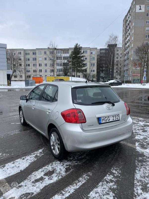 Pelēks Toyota Auris 2009 Kauņa, ar dzinēja tilpumu 1.36 L un nobraukumu 122 tūkst. km par 3500 €, foto 5 vietnē AUTOMOTO.COM.LV