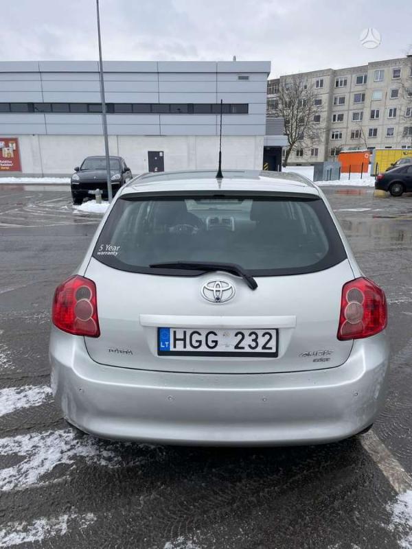 Pelēks Toyota Auris 2009 Kauņa, ar dzinēja tilpumu 1.36 L un nobraukumu 122 tūkst. km par 3500 €, foto 6 vietnē AUTOMOTO.COM.LV