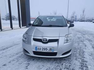 Pelēks Toyota Auris 2009 Viļņa, ar dzinēja tilpumu 1.40 L un nobraukumu 237 tūkst. km par 3700 €, foto  vietnē AUTOMOTO.COM.LV