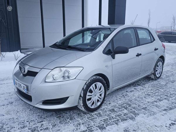 Pelēks Toyota Auris 2009 Viļņa, ar dzinēja tilpumu 1.40 L un nobraukumu 237 tūkst. km par 3700 €, foto 2 vietnē AUTOMOTO.COM.LV