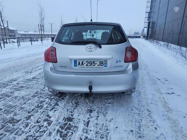 Pelēks Toyota Auris 2009 Viļņa, ar dzinēja tilpumu 1.40 L un nobraukumu 237 tūkst. km par 3700 €, foto 5 vietnē AUTOMOTO.COM.LV