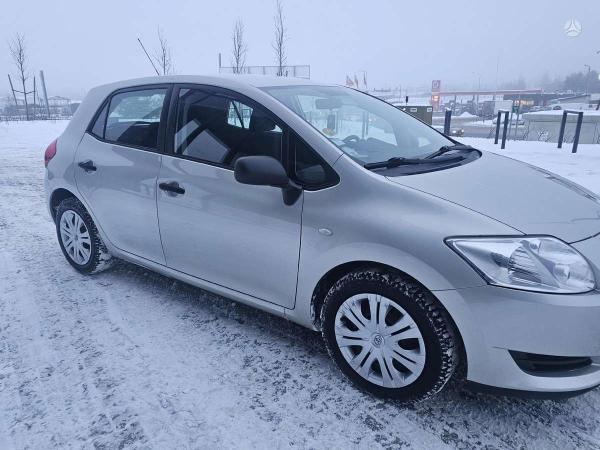 Pelēks Toyota Auris 2009 Viļņa, ar dzinēja tilpumu 1.40 L un nobraukumu 237 tūkst. km par 3700 €, foto 7 vietnē AUTOMOTO.COM.LV