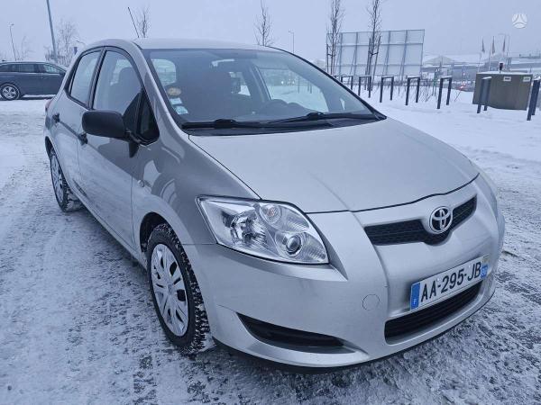 Pelēks Toyota Auris 2009 Viļņa, ar dzinēja tilpumu 1.40 L un nobraukumu 237 tūkst. km par 3700 €, foto 8 vietnē AUTOMOTO.COM.LV