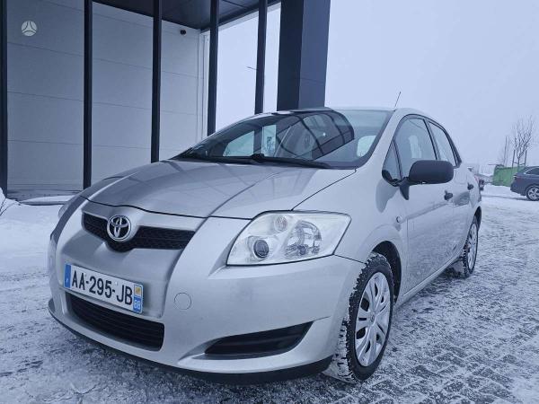 Pelēks Toyota Auris 2009 Viļņa, ar dzinēja tilpumu 1.40 L un nobraukumu 237 tūkst. km par 3700 €, foto 9 vietnē AUTOMOTO.COM.LV